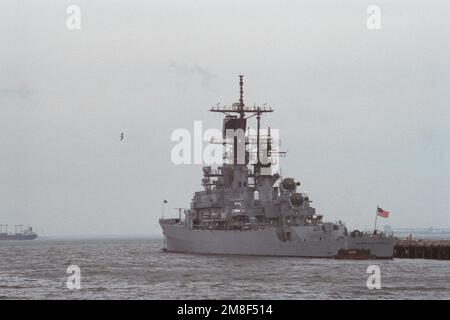 USS Harry E. Yarnell (CG-17 Stock Photo - Alamy