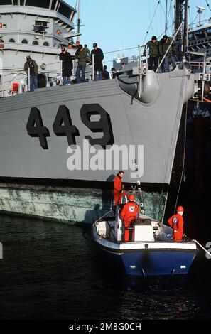 USS Impervious (MSO-449) on the Potomac River in 1990 Stock Photo - Alamy
