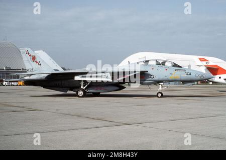 F-14B VF-74 In Flight Stock Photo - Alamy