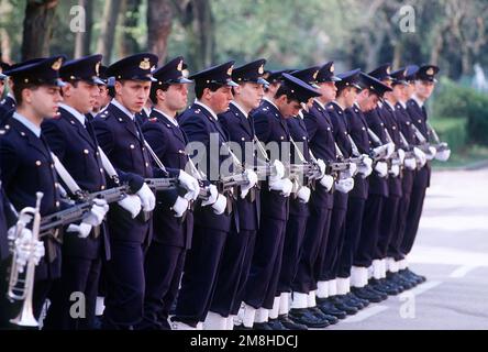 Italian army troops, in Bosnia as part of the United Nations' UNPROFOR ...