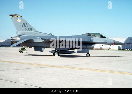 An air-to-air right side view of an F-16C Fighting Falcon aircraft ...