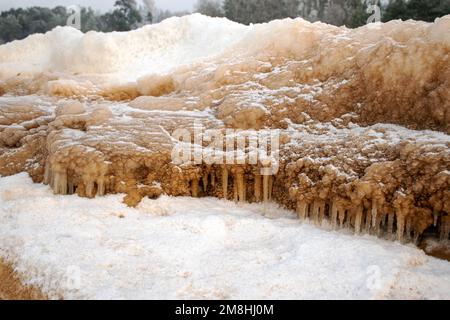 lying pieces of ice on the seashore, icicles of different sizes ...