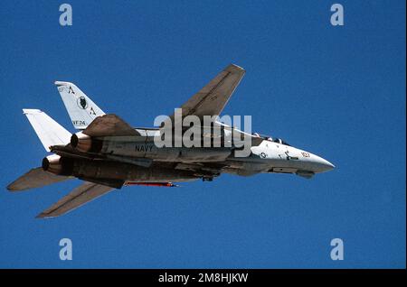 A Fighter Squadron 74 (VF-74) F-14B Tomcat aircraft taxis to the runway ...