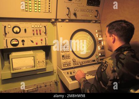 - antiaircraft missile Patriot with guide radar....- sistema ...