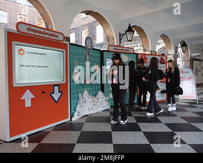 Reddit stand at Kings College London, Shepherds house Guys Campus Stock ...