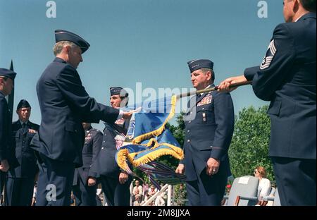 General Ronald Fogelman, Air Force CHIEF of STAFF, gives a thumbs up ...