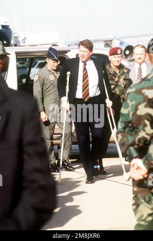 Left to right - MAJ. GEN. Davis of the 82nd Airborne Division, Fort ...