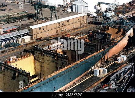 USS Long Beach (CGN-9) under construction in July 1959 Stock Photo - Alamy