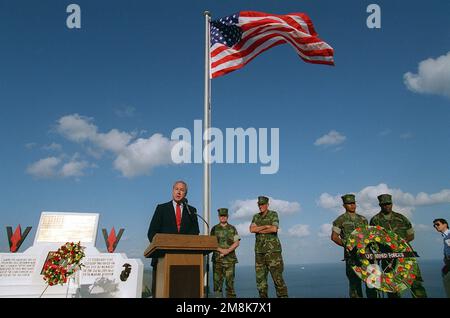 Atop Mount Suribachi, General Carl Mundy, Jr., Commandant of the Marine ...