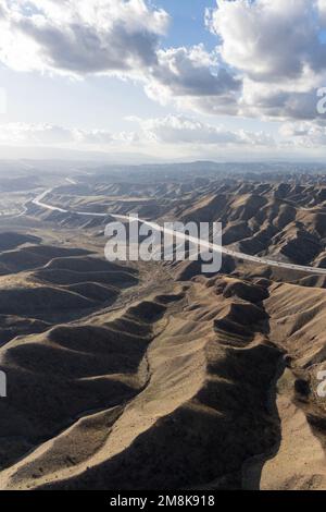 Aerial view of the 14 freeway near Newhall in Los Angeles County ...