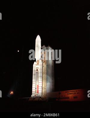 An Air Force TITAN IV Centaur carrying a MILSTAR communications ...