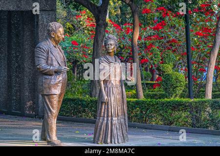 Bronze statues of Mexican artist Frida Kahlo and her husband Mexican ...