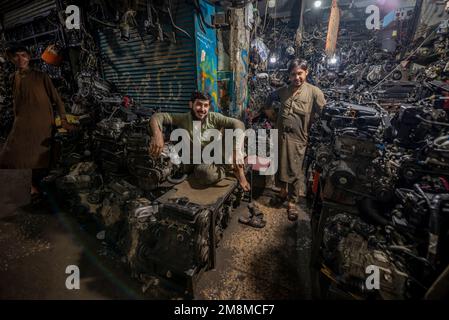 Car spare parts bazaar, Peshawar, Pakistan Stock Photo - Alamy
