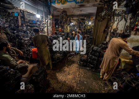 Car spare parts bazaar, Peshawar, Pakistan Stock Photo - Alamy