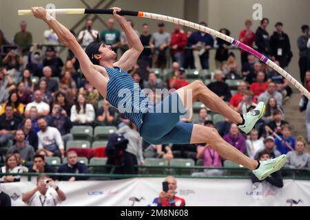 Jacob Wooten places second in the elite men's competition at 19-1 (5 ...