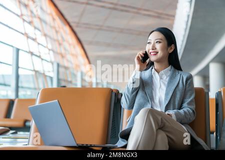 Call business lady in the airport Stock Photo - Alamy