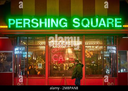 Pershing Square, Breakfast Cafe Stock Photo - Alamy
