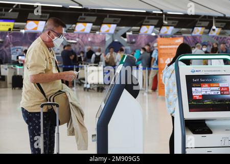 Self Check-in, Suvarnabhumi Airport, Bangkok, Thailand Stock Photo - Alamy