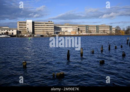 Berlin, Germany. 13th Jan, 2026. The Spree at Treptower Park is ...
