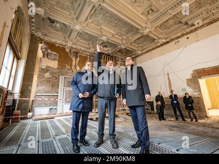 16 January 2023, Hessen, Frankfurt/Main: Thomas Platte (center ...