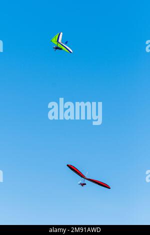Hang gliders ridge soaring at Point of the Mountain Flight Park in Utah ...