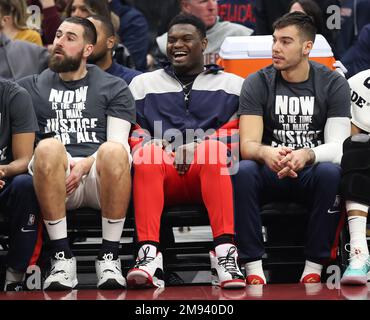 New Orleans Pelicans forward Zion Williamson, right, shoots as Los ...