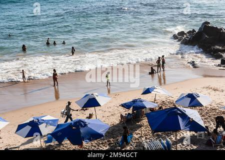 A crowd resting at the sandy Farol da Barra beach Stock Photo - Alamy
