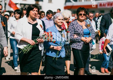 VICHUGA, RUSSIA - MAY 9, 2016: A veteran of World War II on the Victory ...