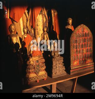 Buddha statues inside the Ordination Hall ar Buddhapadipa Temple ...