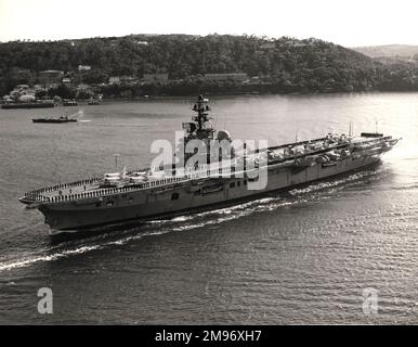 Flight deck crew of HMAS Melbourne in April 2019 Stock Photo - Alamy