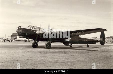 Avro Lincoln B2, RA657, used by Flight Refuelling for probe and drogue ...