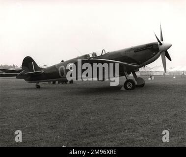 Supermarine Spitfire Vb AB910 of the RAF Battle of Britain Memorial ...