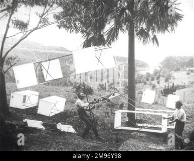 Lawrence Hargrave with ***** box Kite experimenting in Stanwell Park ...