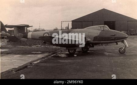 Gloster Meteor F1, EE221/G Stock Photo - Alamy