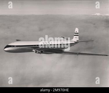 The first production de Havilland DH106 Comet 2, G-AMXA, of BOAC ...
