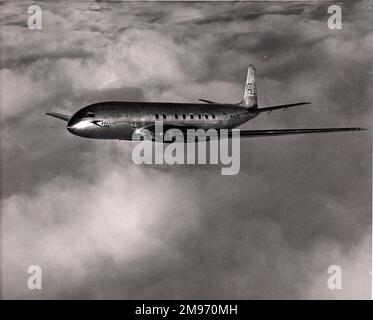 The de Havilland DH106 Comet first prototype, G-5-1 (later registered G ...