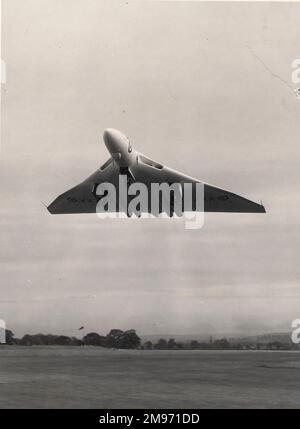 The second prototype Avro Vulcan, VX777, flying at Farnborough Stock ...