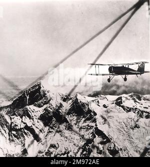 Mount Everest, the world's highest mountain on the border of Nepal and ...