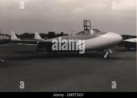 First prototype de Havilland Sea Venom NF20, WK376, during deck landing ...