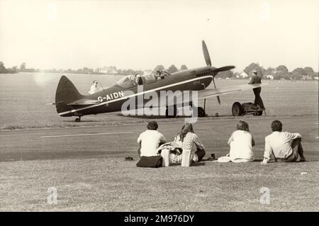 Supermarine Spitfire Tr8, G-AIDN/MT818. James Gilbert photo Stock Photo ...