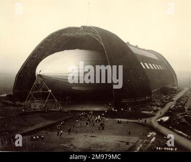 The US Navy airship ZRS-4 Akron cutaway drawing Stock Photo - Alamy