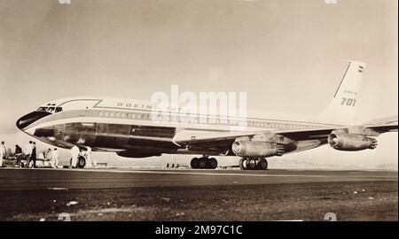 The first Boeing 707-121, N708PA Stock Photo - Alamy