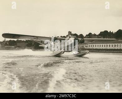 Short S11 Valetta, G-AAJY, as a seaplane Stock Photo - Alamy