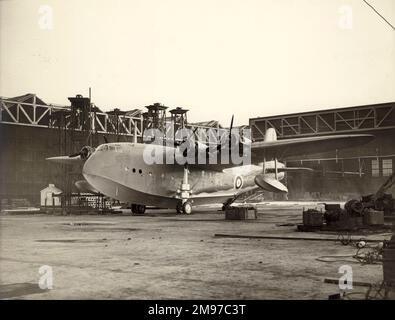 Short S23 Empire Flying Boat, G-AETY, Clio, on arrival at Belfast for ...
