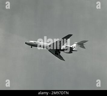 Vickers VC10 C1 XR808 of 10 Squadron RAF Transport Command landing at ...