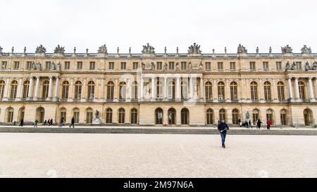 Versailles, France - Dec. 28 2022: Entrance avenue of Versailles Palace ...