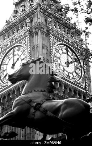Big Ben, the Elizabeth Tower at the Houses of Parliament, London, under ...