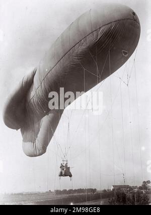 Observation balloon during WW1 Stock Photo - Alamy