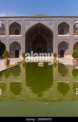 Portal (Iwan) of Nasir al Mulk Mosque in Shiraz, Iran Stock Photo - Alamy