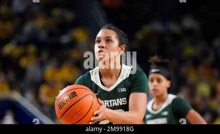 Michigan State guard Moira Joiner plays during the first half of an ...
